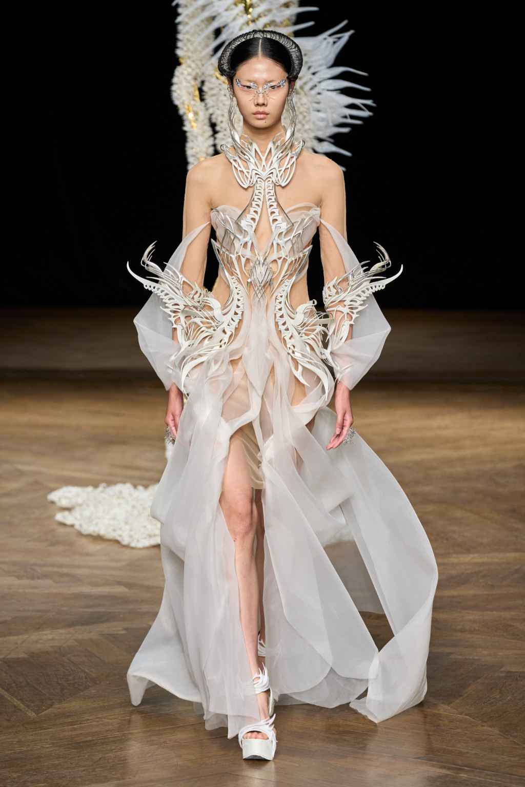 Mystical Metamorphoses: Iris Van Herpen Couture Fall 2022 – Ayerhs Magazine