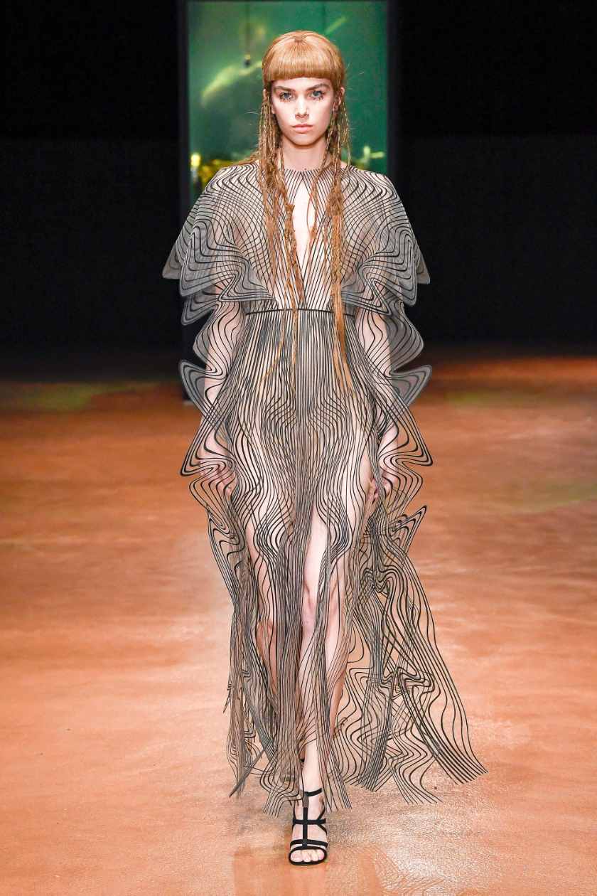 Alluring Aeriform: Iris Van Herpen Couture Fall 2017 – Ayerhs Magazine