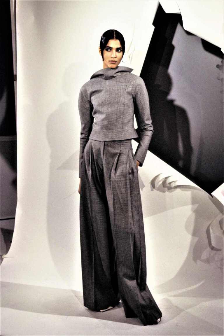 Christian Dior Couture Spring 1999: Dior’s Surrealist Dreamscape ...
