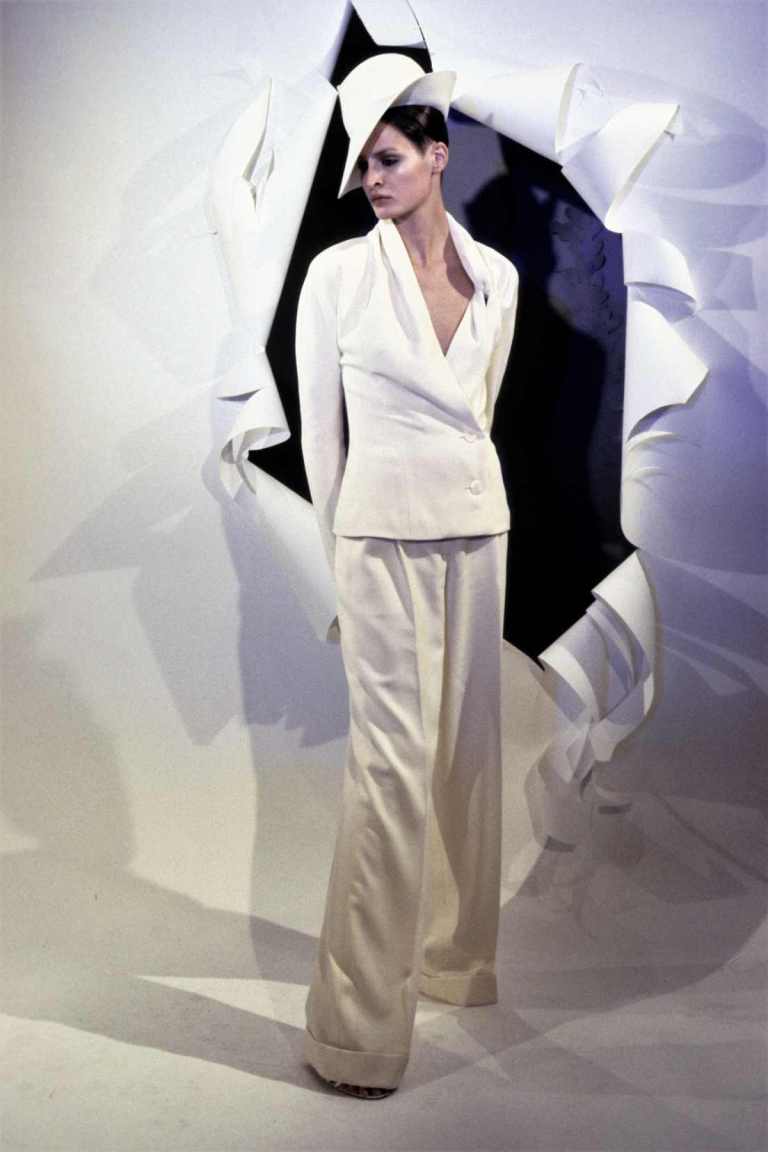 Christian Dior Couture Spring 1999: Dior’s Surrealist Dreamscape ...