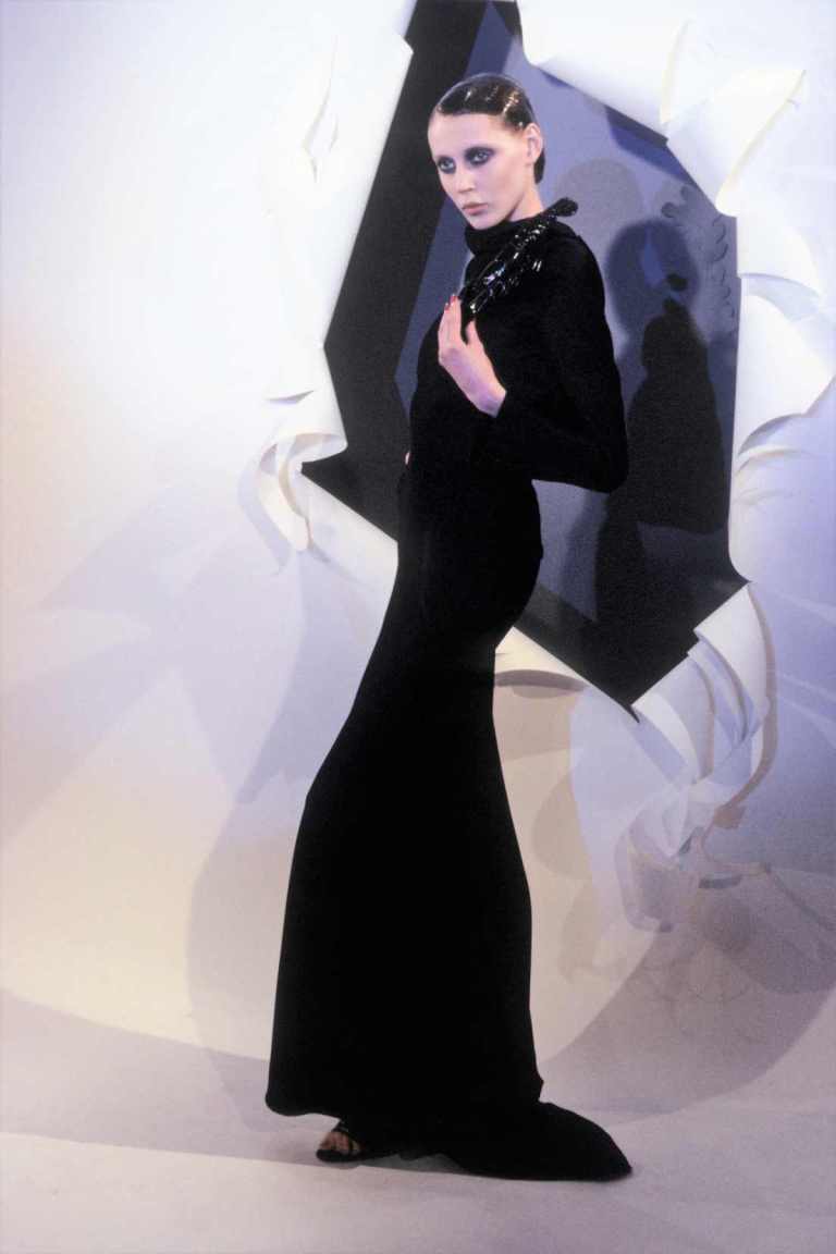 Christian Dior Couture Spring 1999: Dior’s Surrealist Dreamscape ...