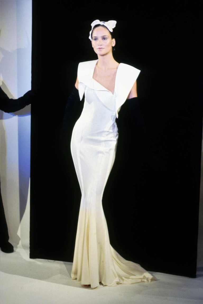 Christian Dior Couture Spring 1999: Dior’s Surrealist Dreamscape ...