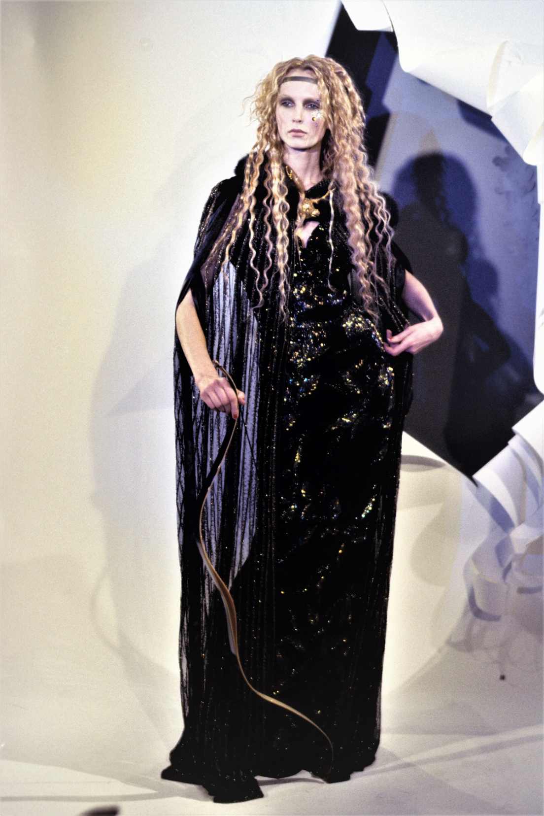 Christian Dior Couture Spring 1999: Dior’s Surrealist Dreamscape ...