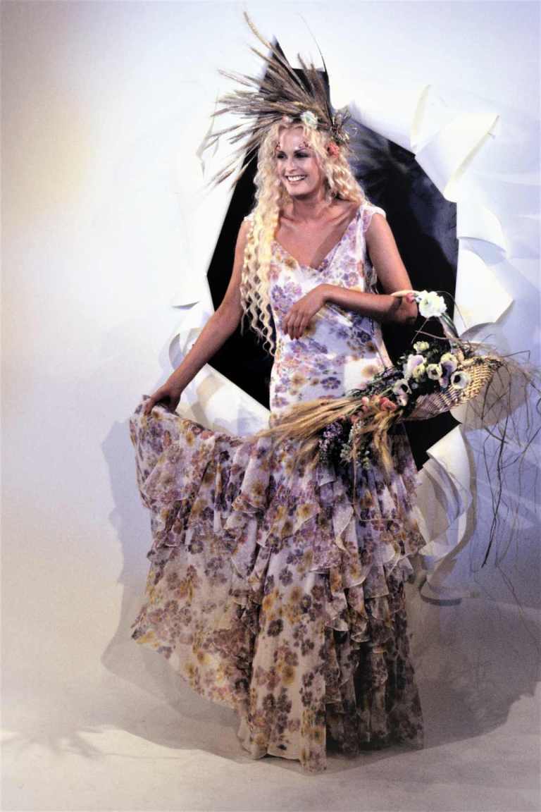 Christian Dior Couture Spring 1999: Dior’s Surrealist Dreamscape ...