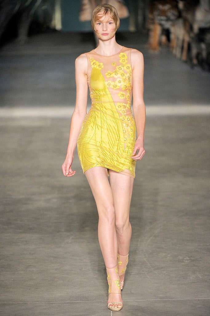Alexander McQueen Spring 2009 PFW: Nature Meets Industry – Ayerhs Magazine