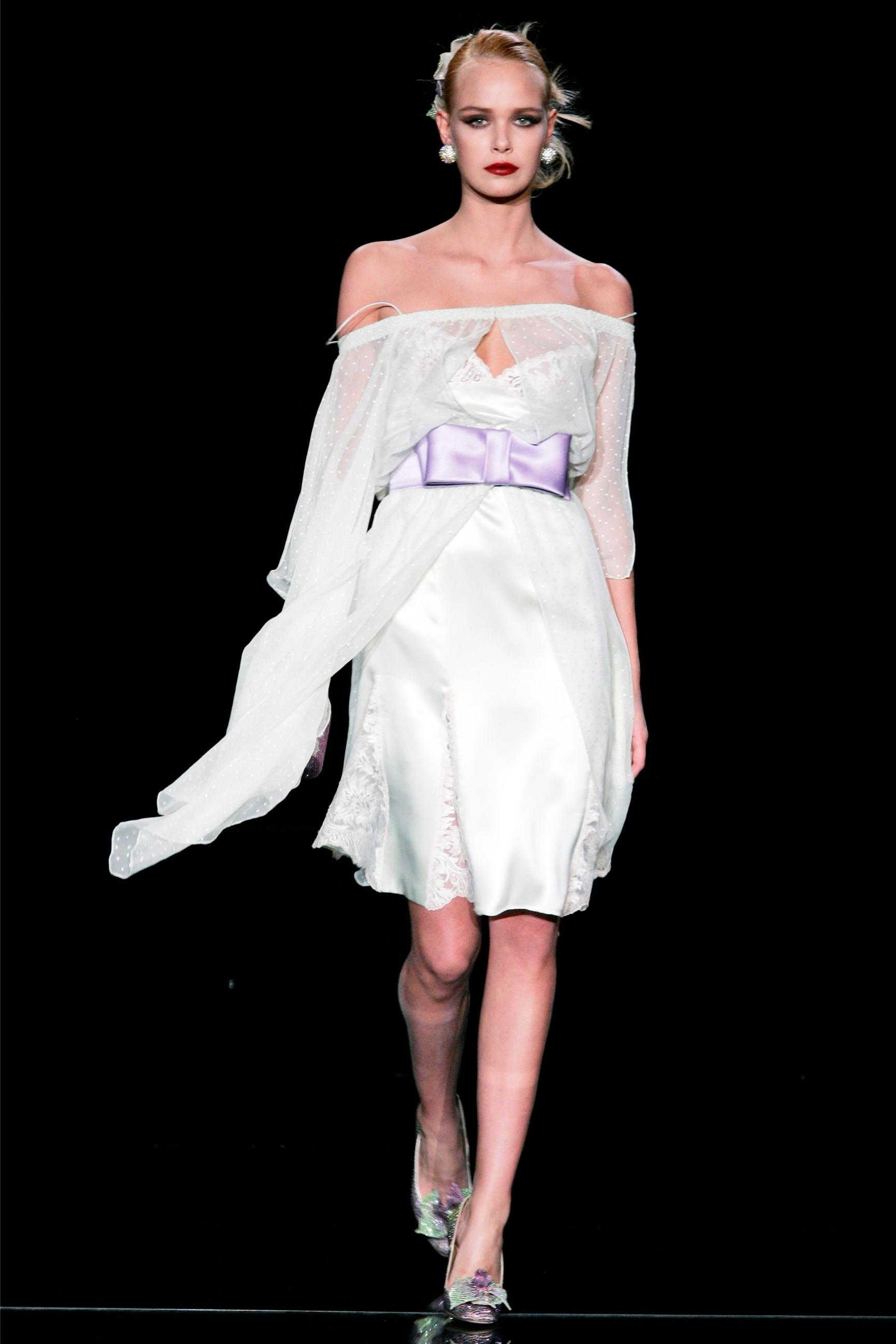 Valentino Spring 2005 Couture: Touch of Approachability – Ayerhs Magazine