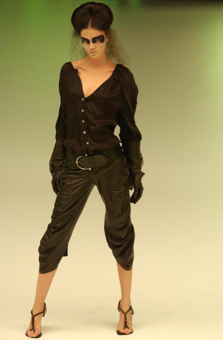 Alexander McQueen Spring 2003 PFW: From Shipwrecks to Paradise – Ayerhs ...