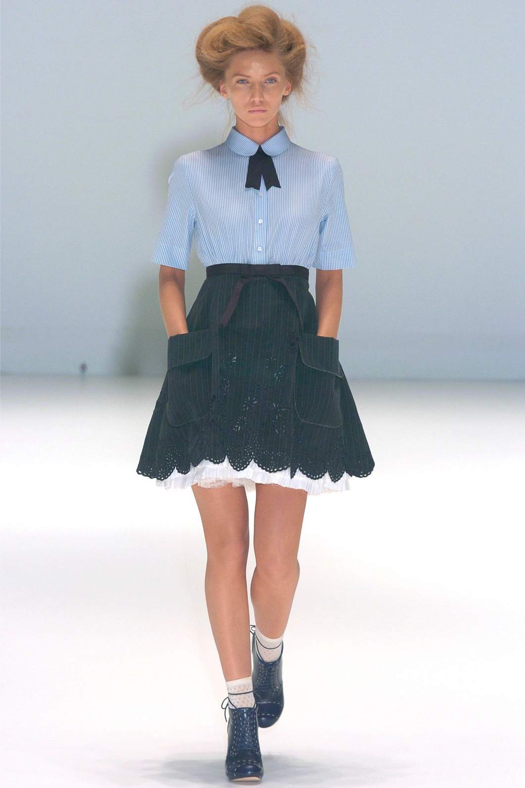 Alexander McQueen Spring 2005 PFW: Life-Sized Chessboard – Ayerhs Magazine