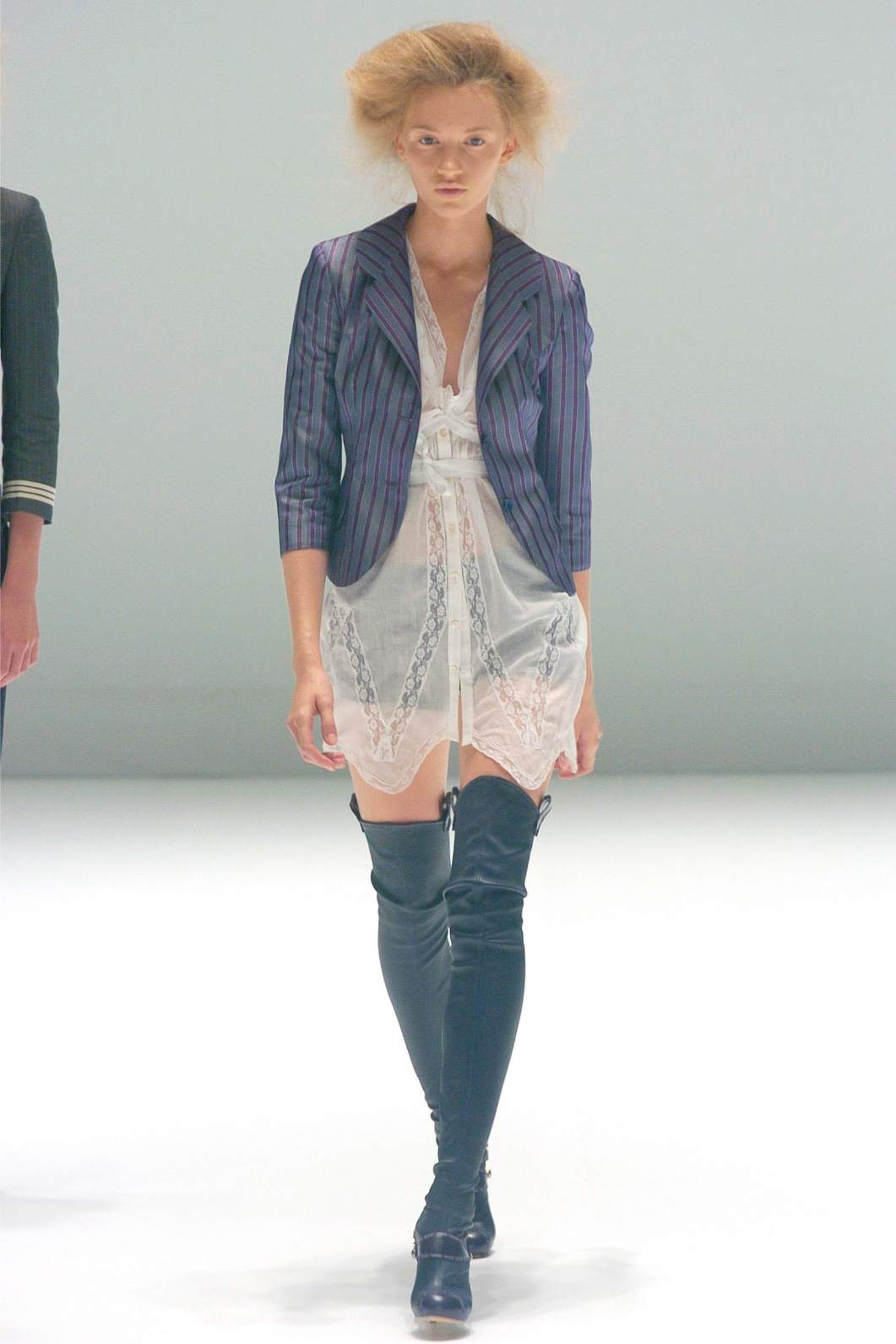 Alexander McQueen Spring 2005 PFW: Life-Sized Chessboard – Ayerhs Magazine