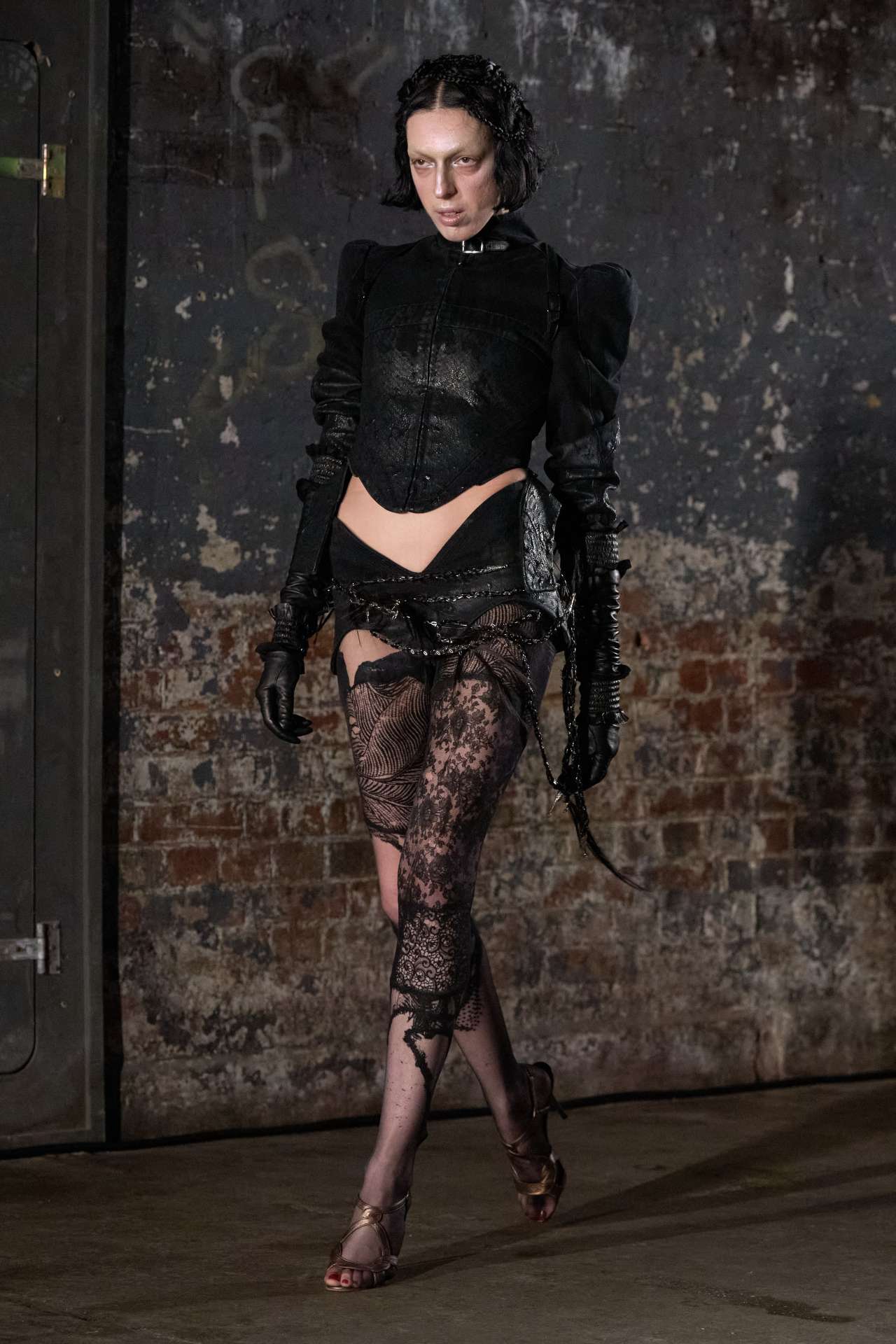 Dilara Findikoglu Fall 2025 LFW: Venus from Chaos – Ayerhs Magazine