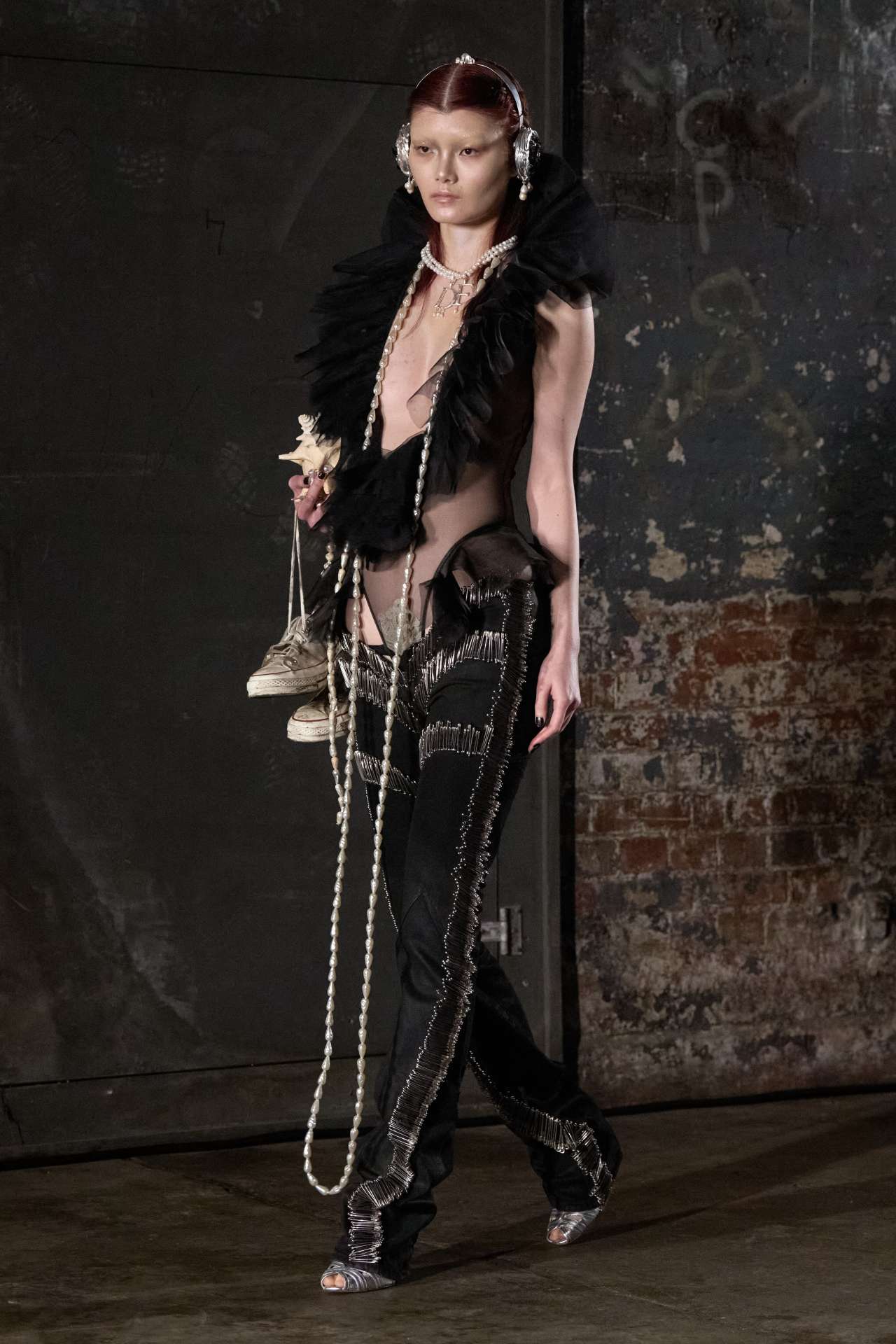 Dilara Findikoglu Fall 2025 LFW: Venus from Chaos – Ayerhs Magazine