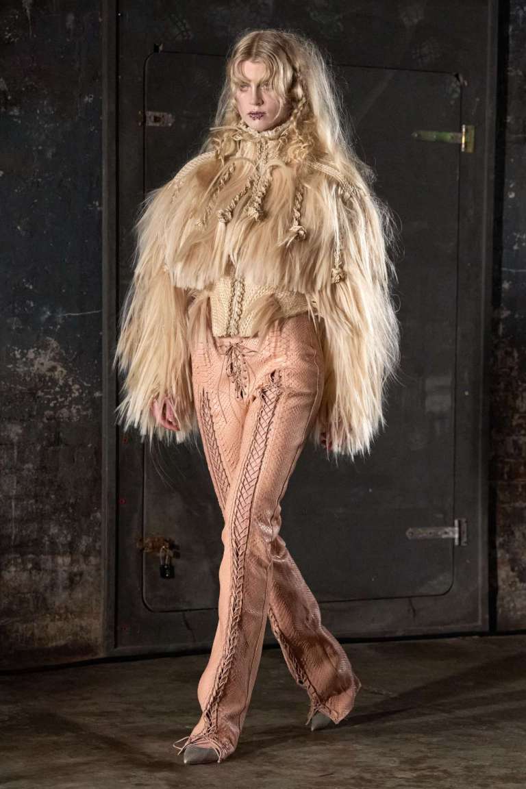 Dilara Findikoglu Fall 2025 LFW: Venus from Chaos – Ayerhs Magazine